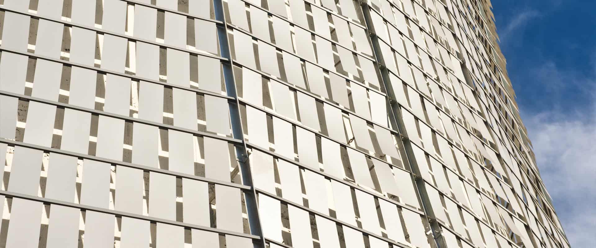 Láminas de aluzinc Windscreen • Hunter Douglas Architectural