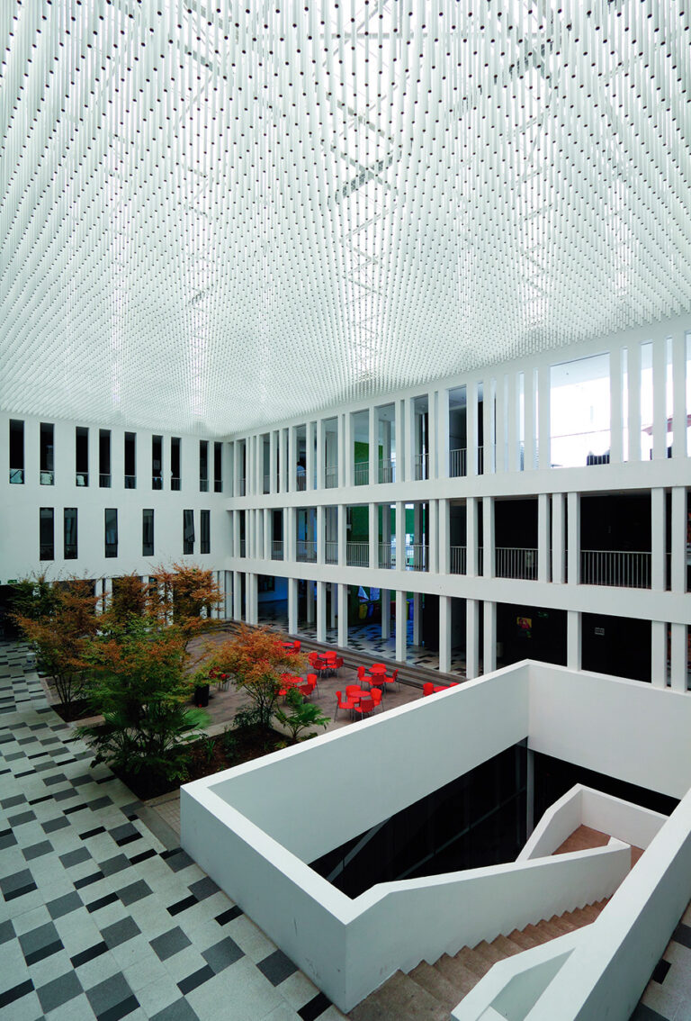 Rehabilitación y Reciclaje de Edificios • Hunter Douglas Architectural